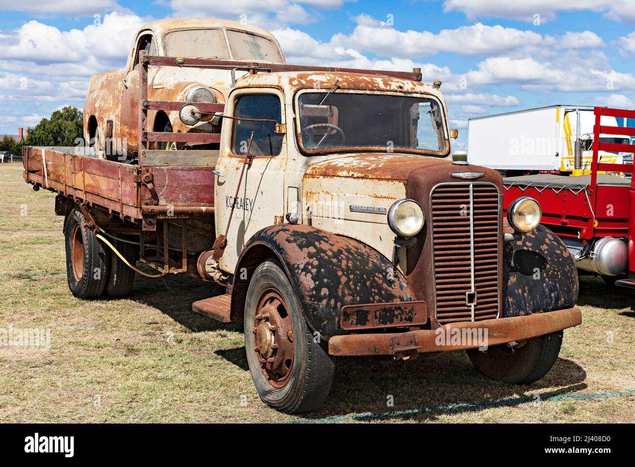 Rusty old trucks hi-res stock photography and images - Alamy